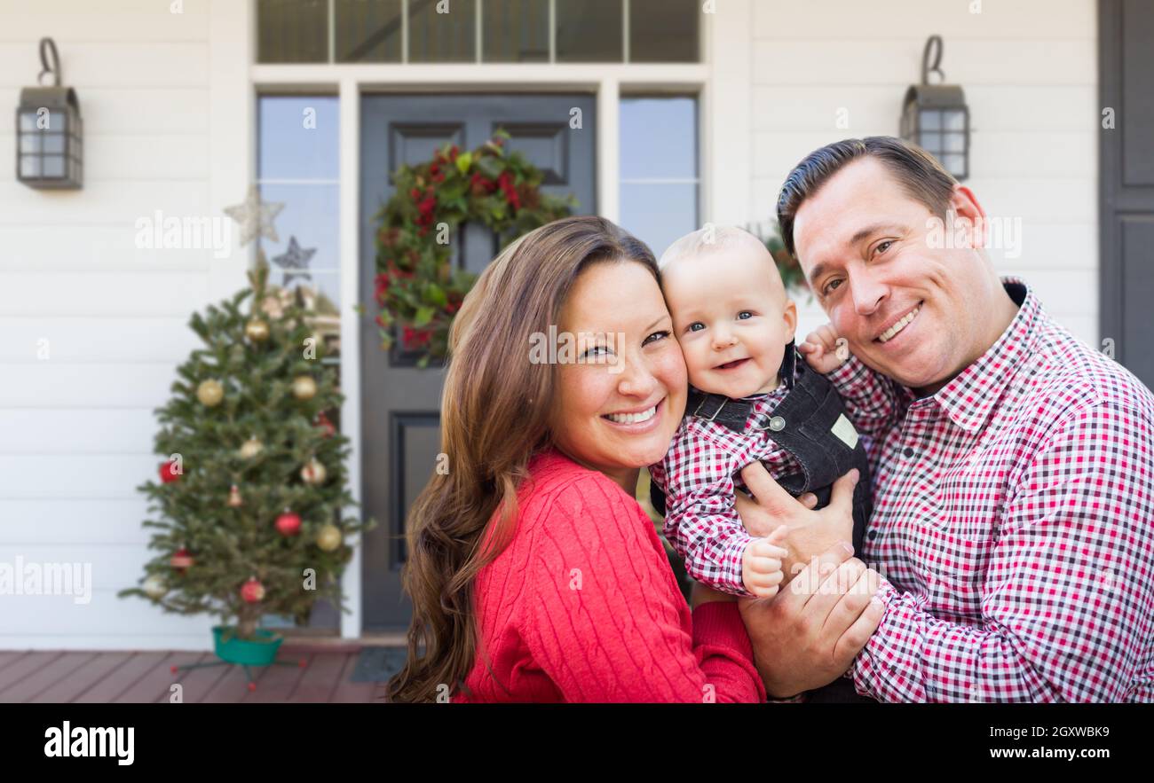 Family on front porch hi-res stock photography and images - Alamy