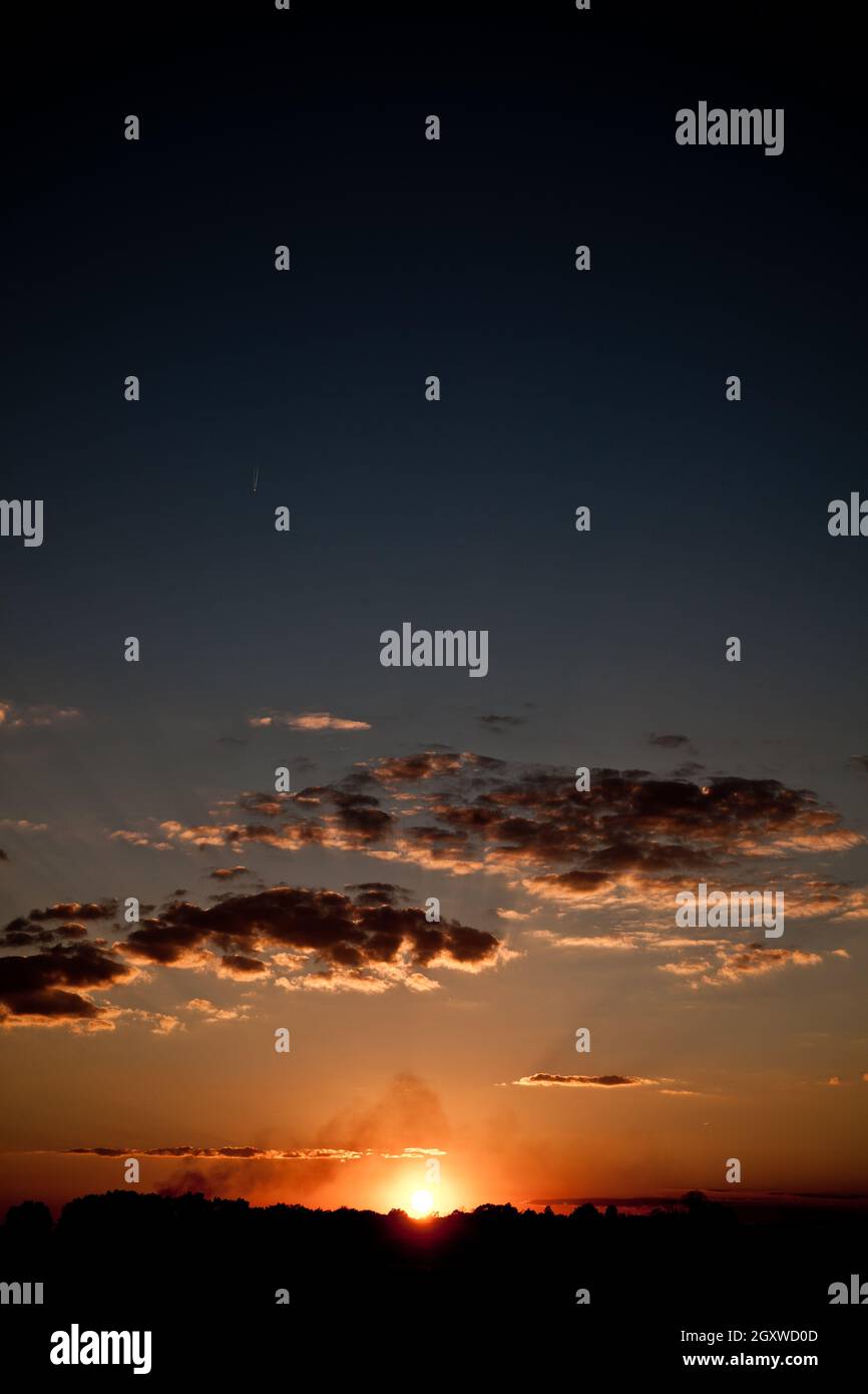 Clouds backlit hi-res stock photography and images - Alamy