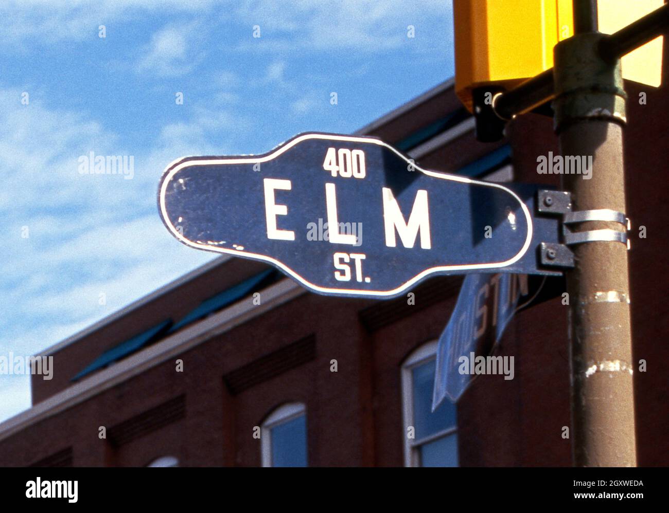Elm street dallas hi-res stock photography and images - Alamy