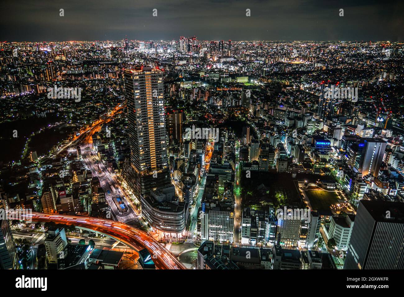 Shooting night city streets background hi-res stock photography and ...
