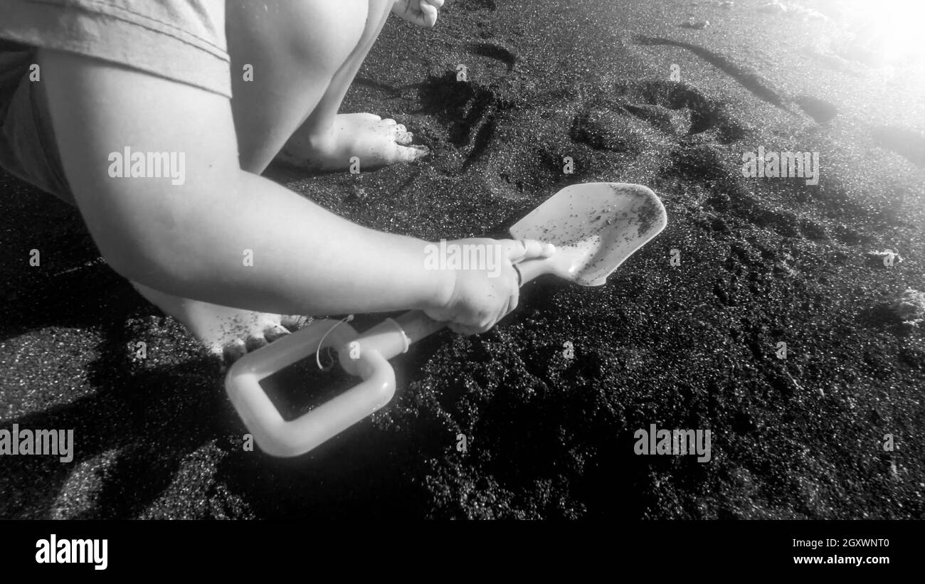 Person digging with shovel Black and White Stock Photos & Images - Alamy