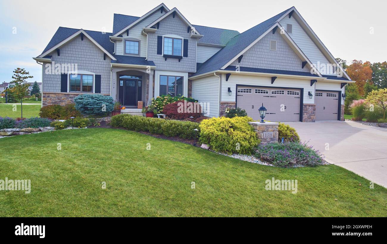 Traditional american house in country with beautiful landscaping Stock ...