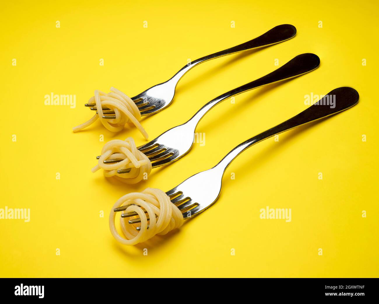 spaghetti wrapped on forks Stock Photo - Alamy