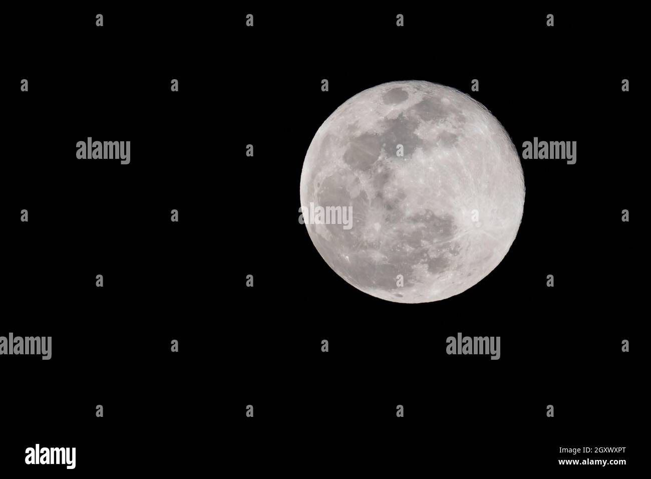 The Full Super Snow Moon, 2019's Largest and Brightest Supermoon Stock ...