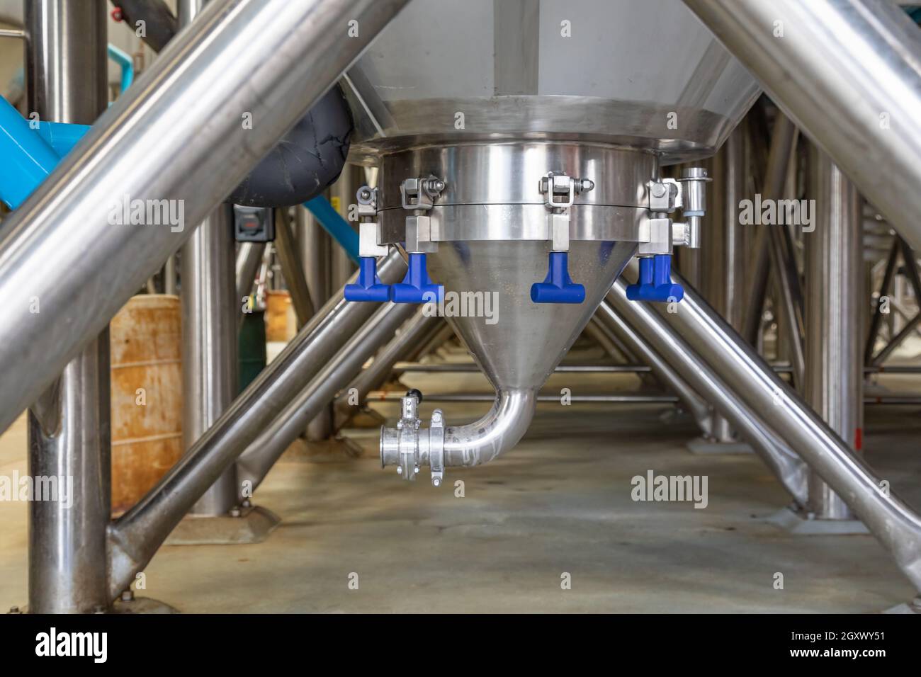 Large Beer Brewery Fermentation Tanks in Warehouse Stock Photo - Alamy