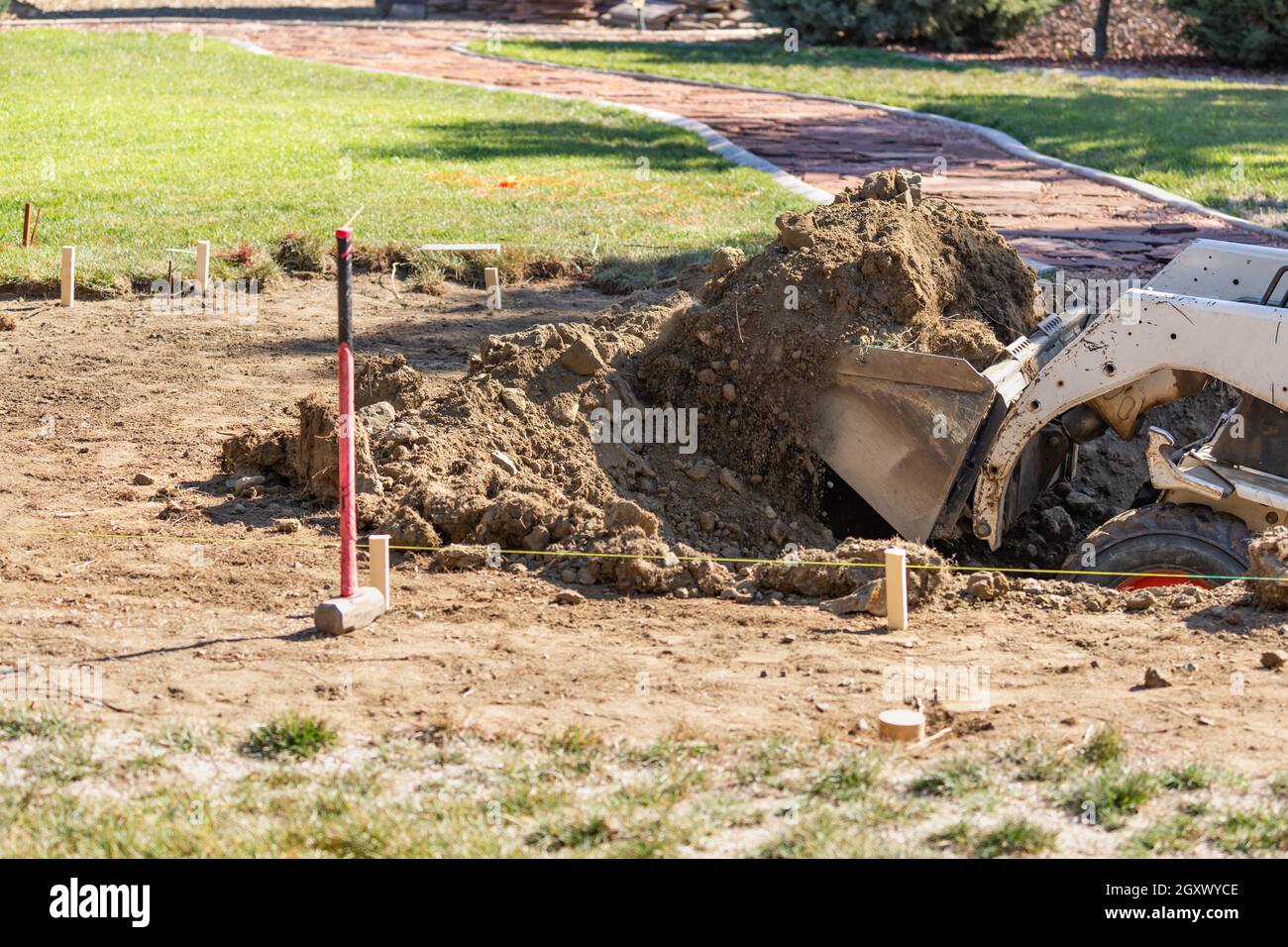 Pool installation hi-res stock photography and images - Alamy