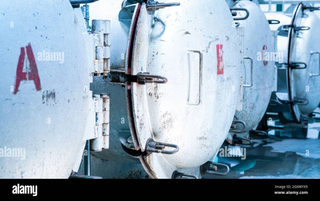 High pressure processing or high hydrostatic pressure machine for food ...