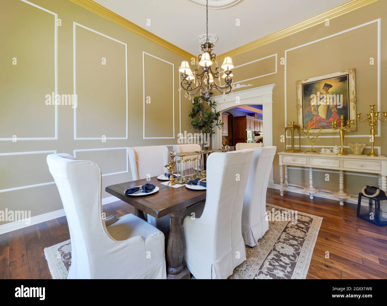 Modern residential dining room interior Stock Photo - Alamy