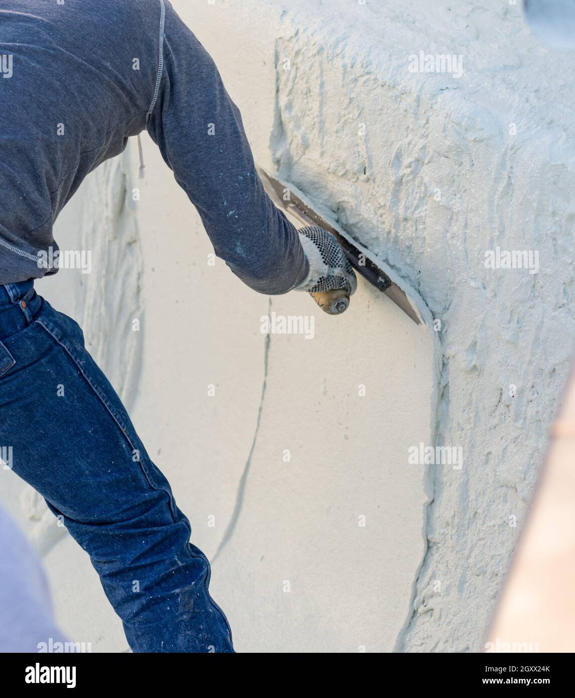 Worker Smoothing Wet Pool Plaster With Trowel Stock Photo - Alamy