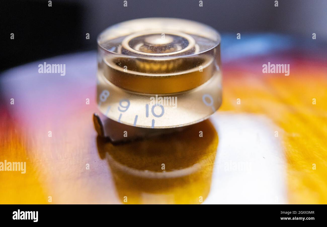 Volume and tone controls hi-res stock photography and images - Alamy