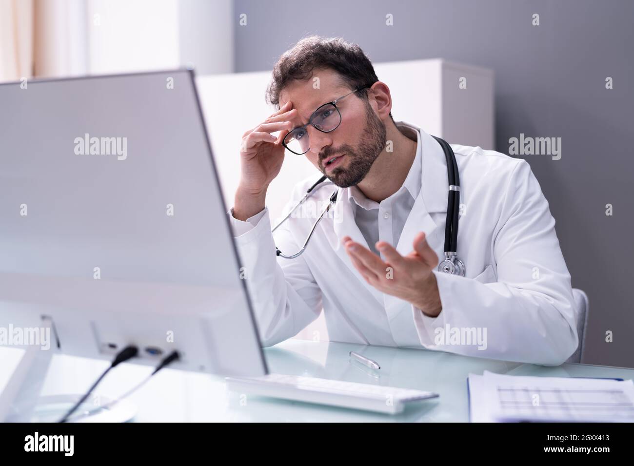 Doctor tired paper hi-res stock photography and images - Alamy