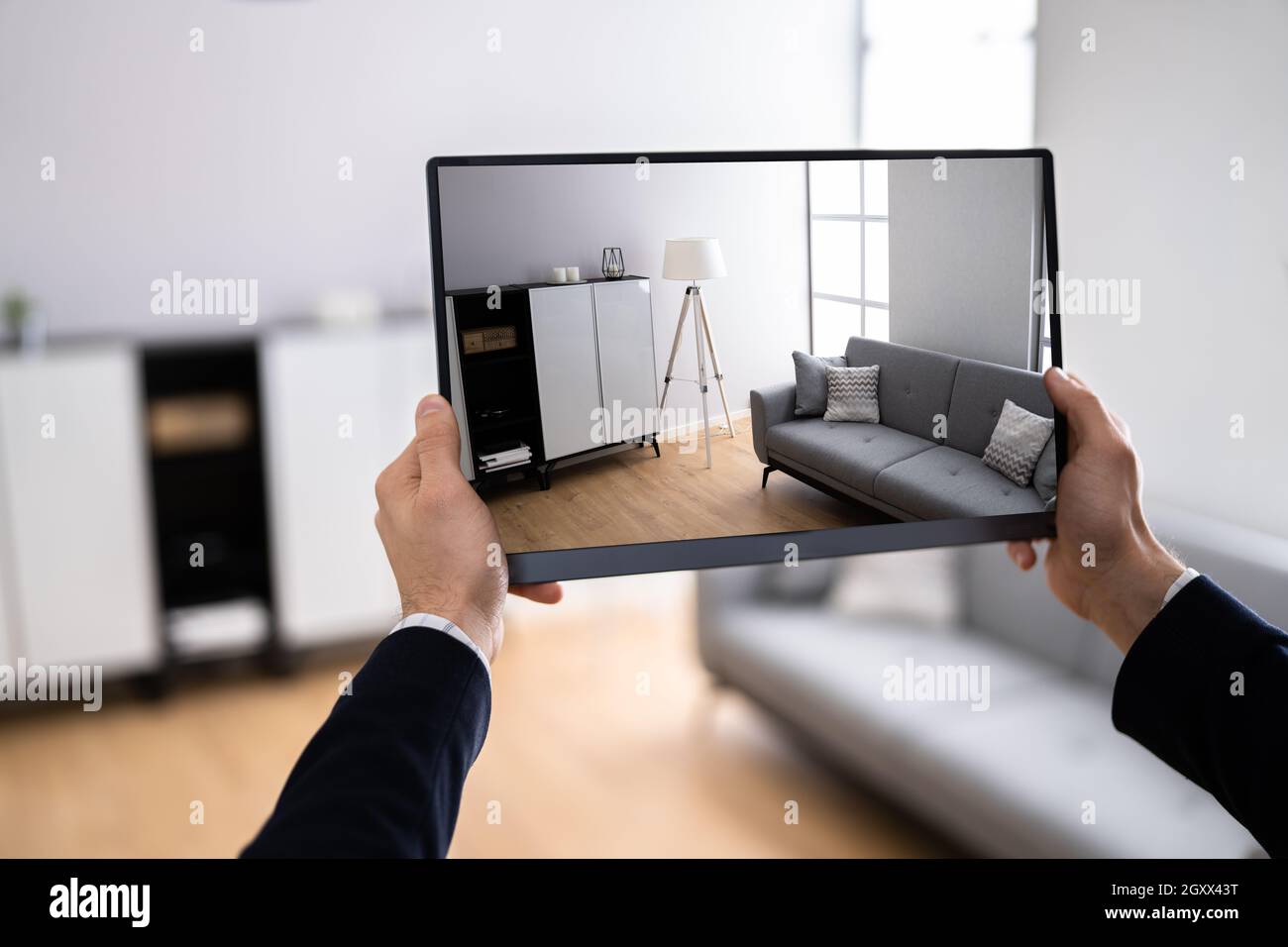 Virtual Guided Real Estate Broker House Tour Stock Photo - Alamy