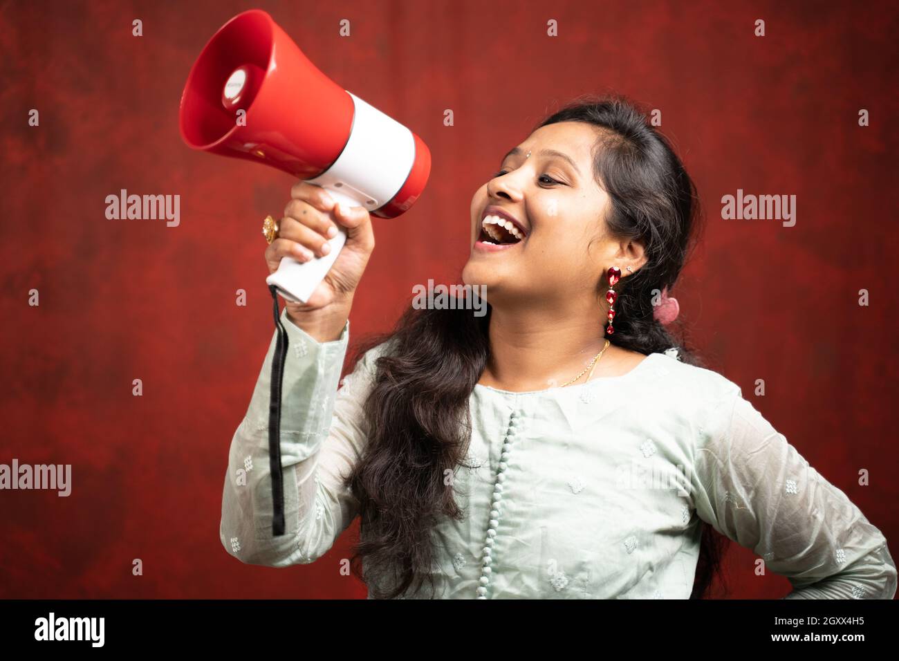 Indian yelling hi-res stock photography and images - Alamy