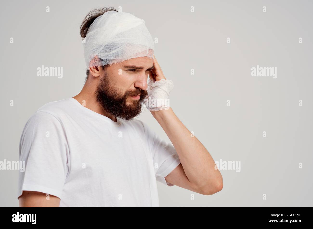 Man bandaged head and hand blood treatment Stock Photo - Alamy