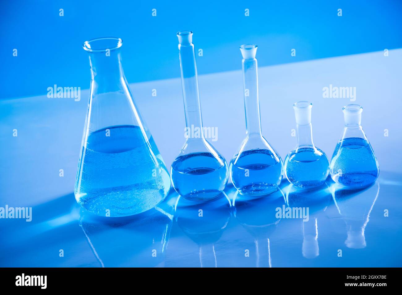 Scientific glassware hi-res stock photography and images - Alamy