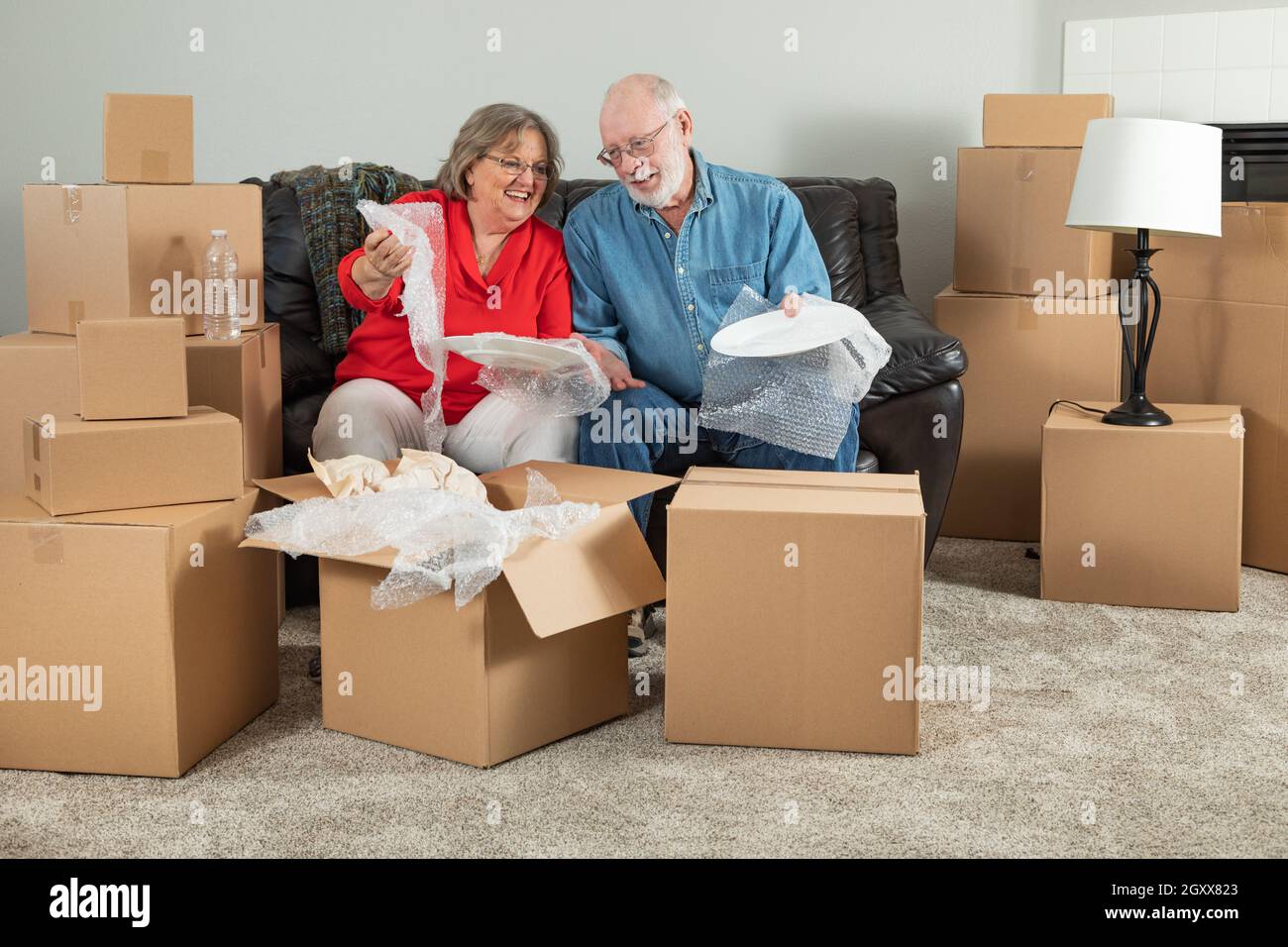 Elderly moving home packing hi-res stock photography and images - Alamy