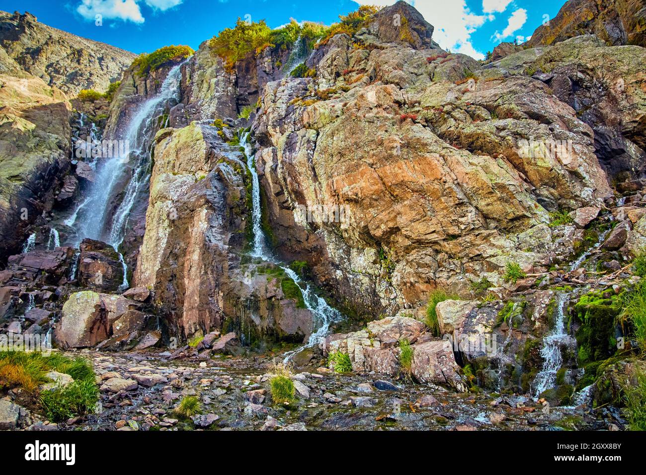 Water trickling over rock hi-res stock photography and images - Alamy