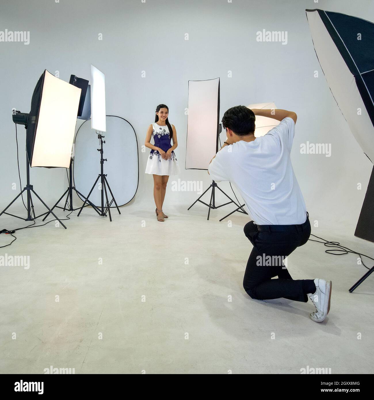 Photographing a model hi-res stock photography and images - Alamy