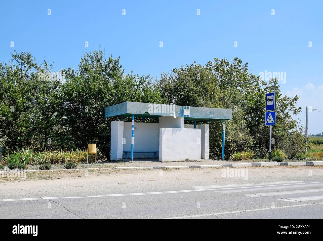 Bus stop in the countryside. Rural landscape Stock Photo - Alamy