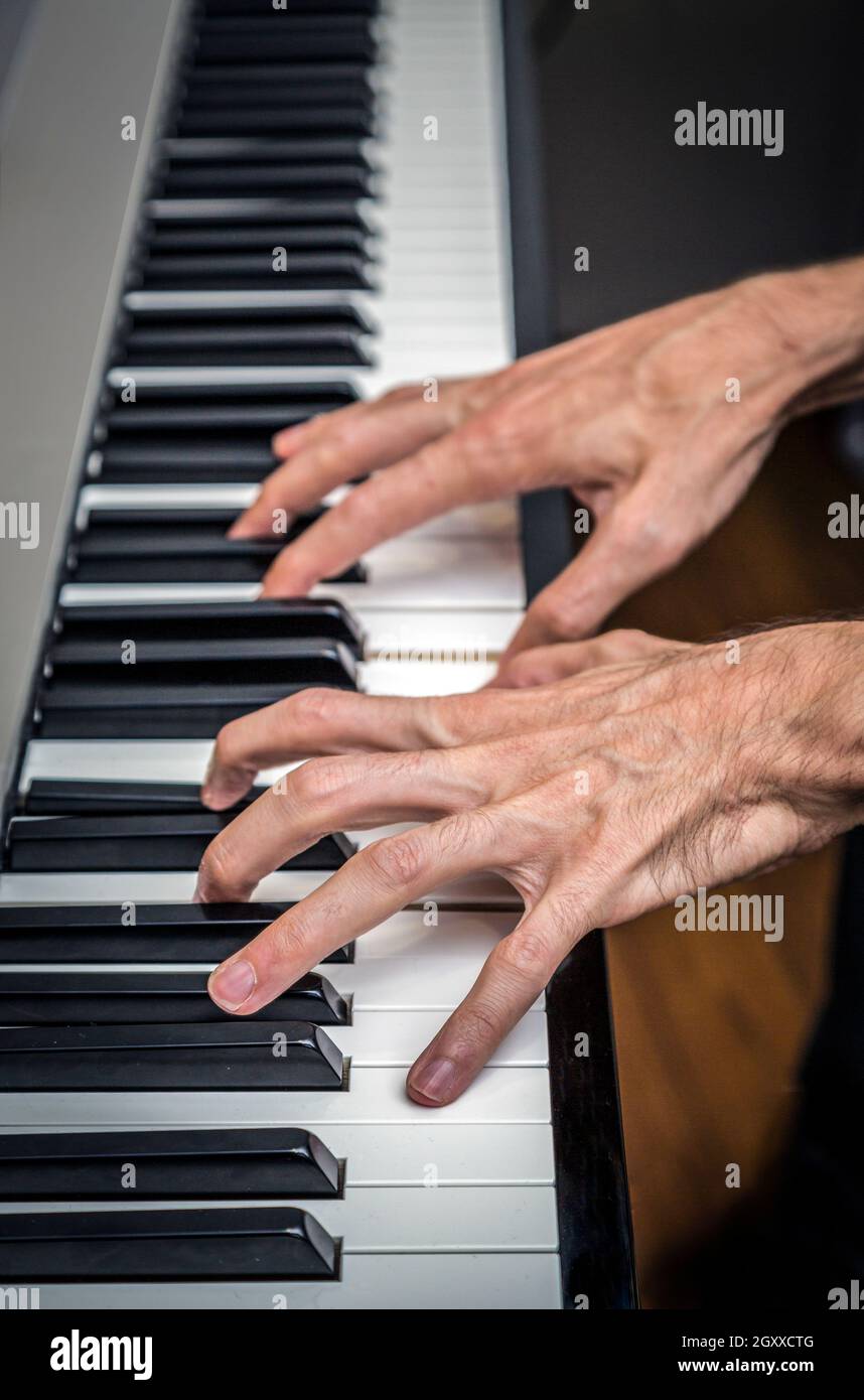 Hands pianist hi-res stock photography and images - Alamy