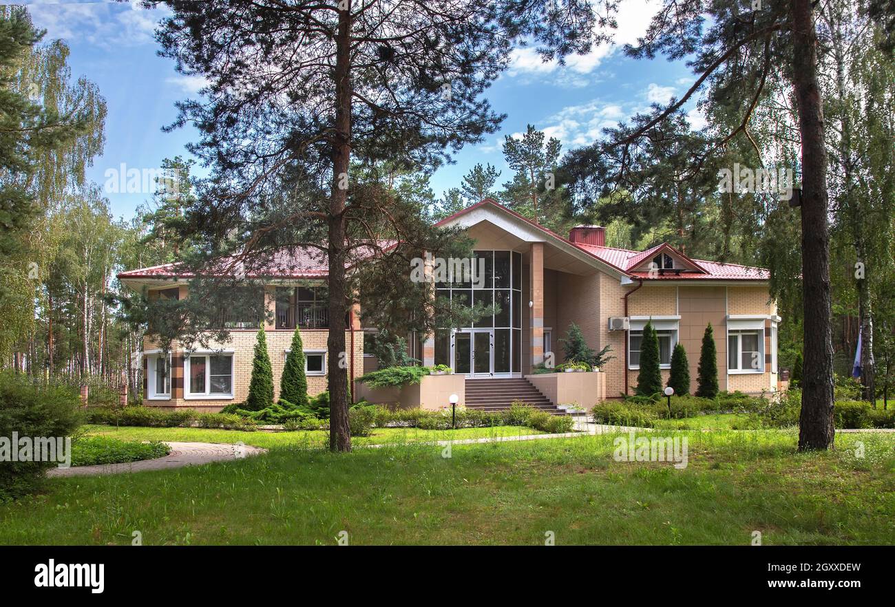 Well maintained building hi-res stock photography and images - Alamy