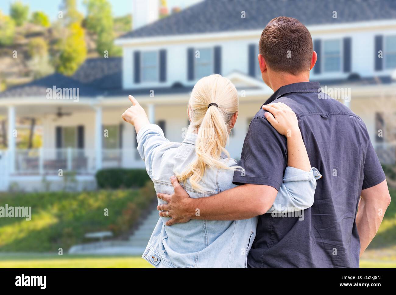 Pointing the front hi-res stock photography and images - Alamy