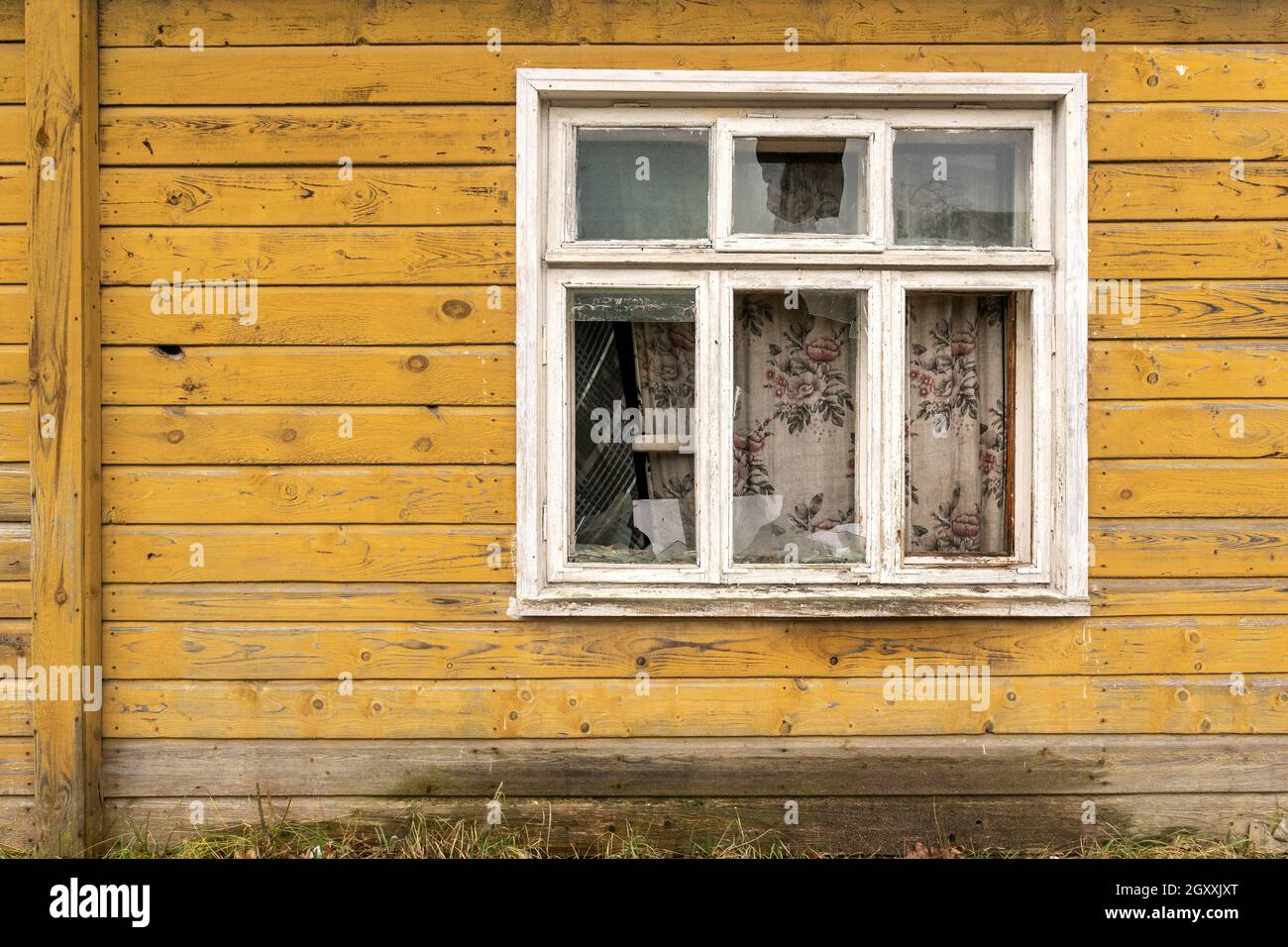 Close up of old house window frame with broken glass Stock Photo - Alamy
