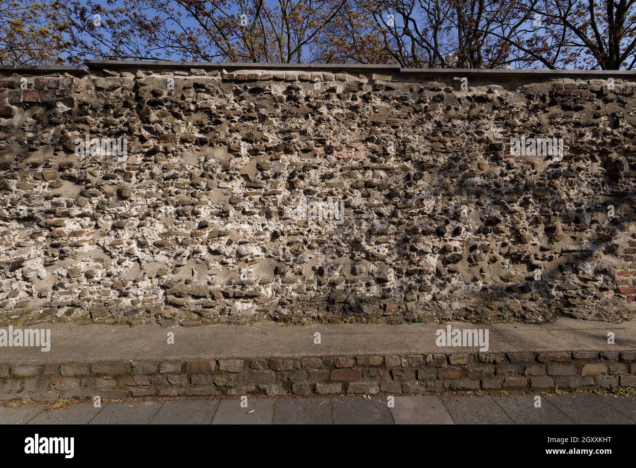 part of the ancient roman city wall cologne Stock Photo - Alamy