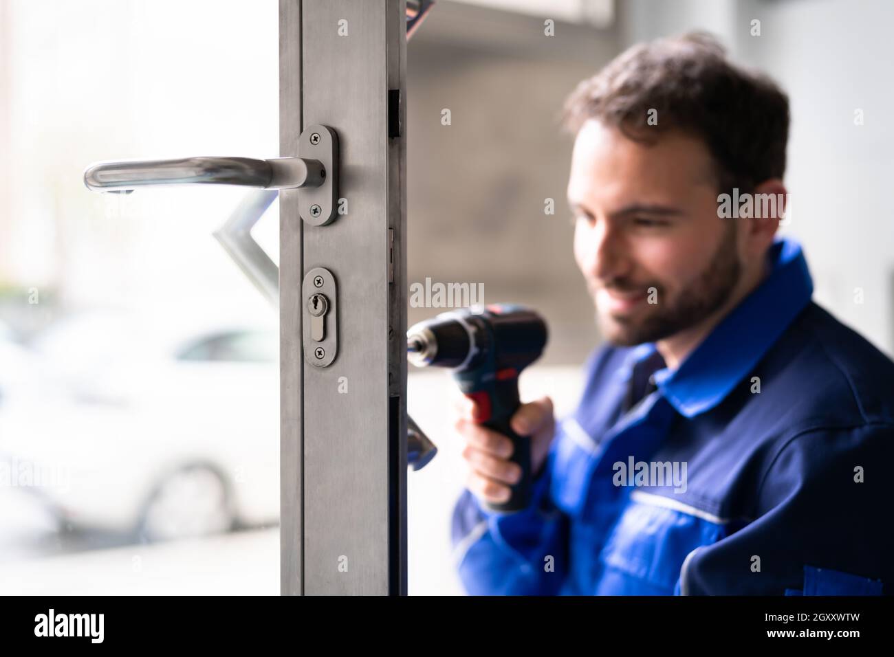 Locksmith man hi-res stock photography and images - Alamy