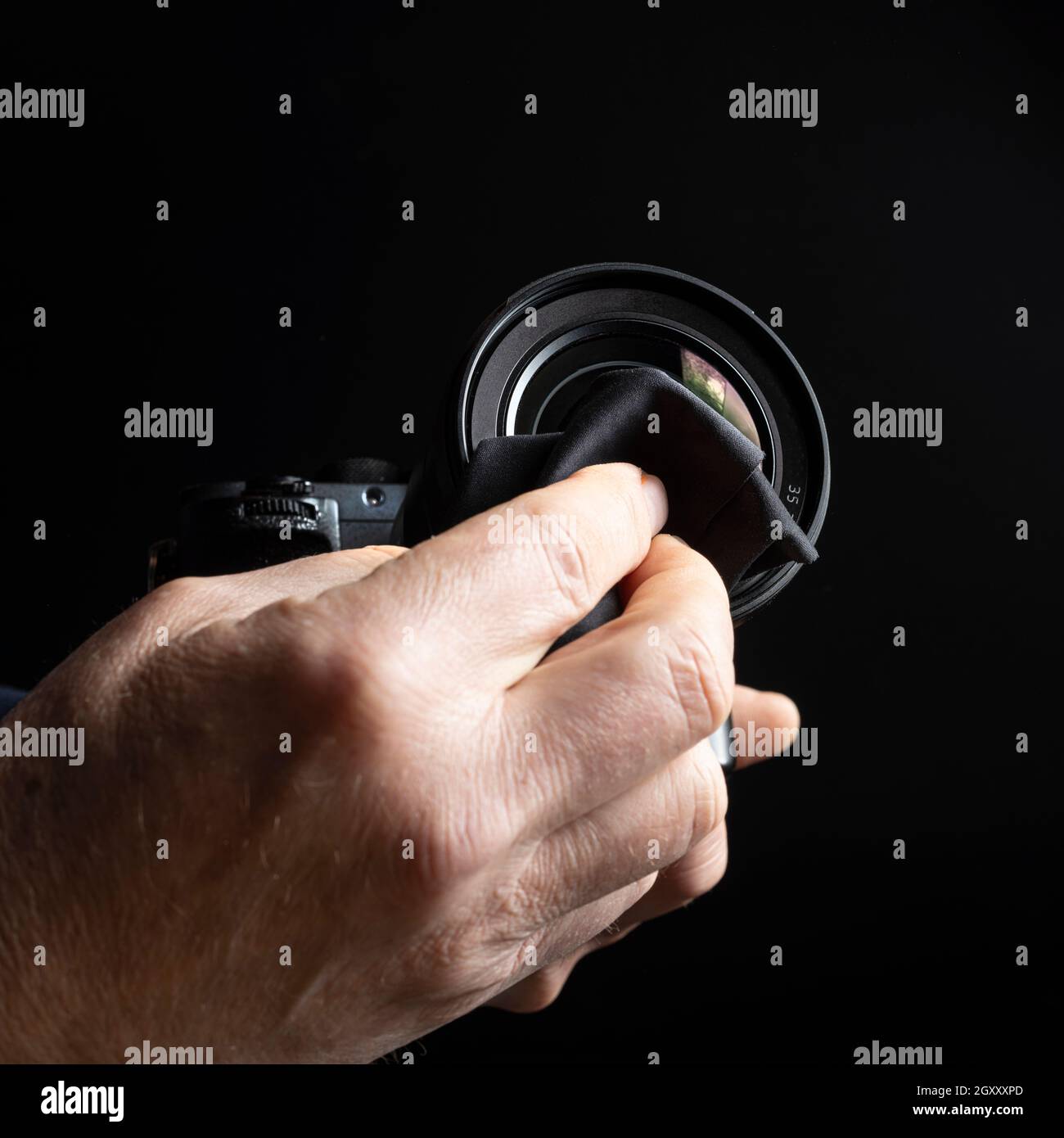 Man cleaning sensor hi-res stock photography and images - Alamy