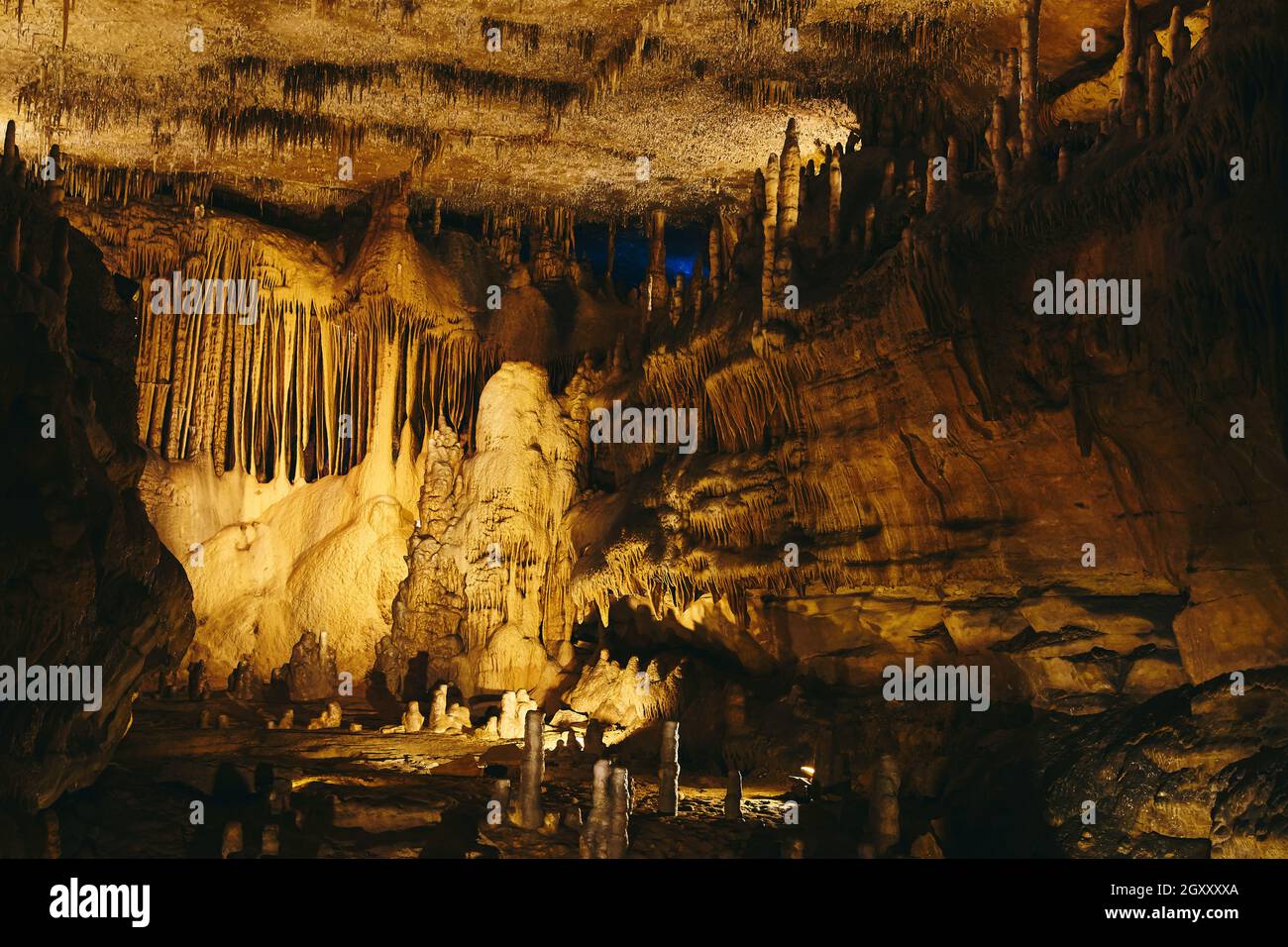 Mammoth cave hi-res stock photography and images - Alamy