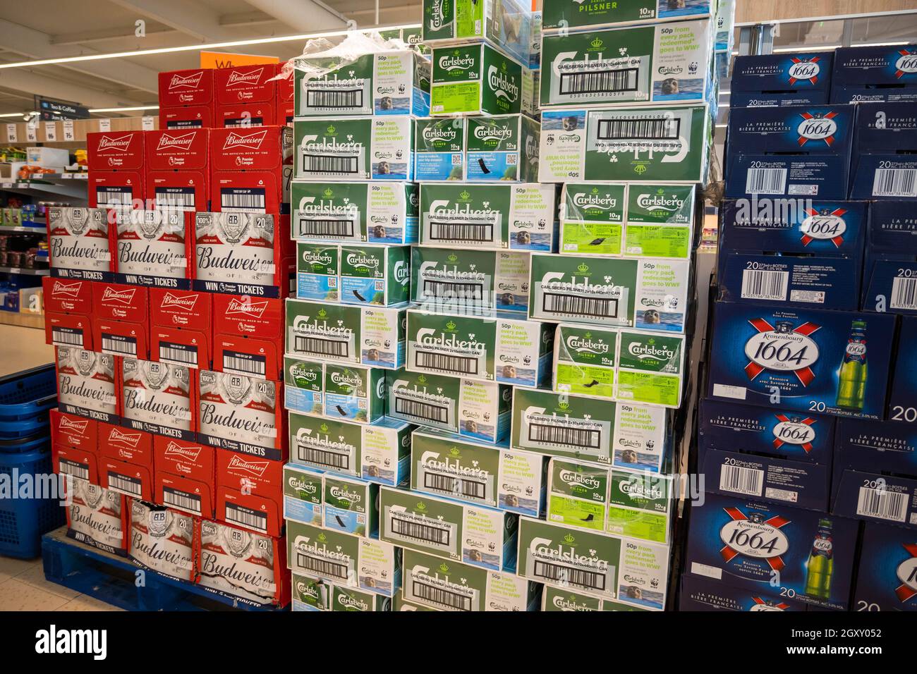 Pallets of beer hi-res stock photography and images - Alamy