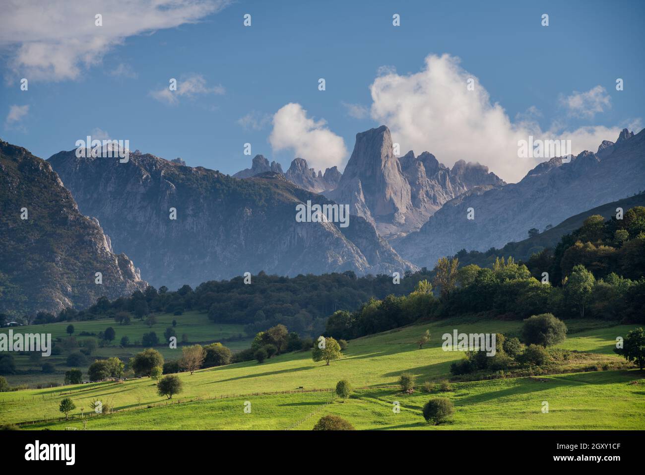 Naranjo de Bulnes (Picos de Europa National Park, Asturia, Spain Stock ...