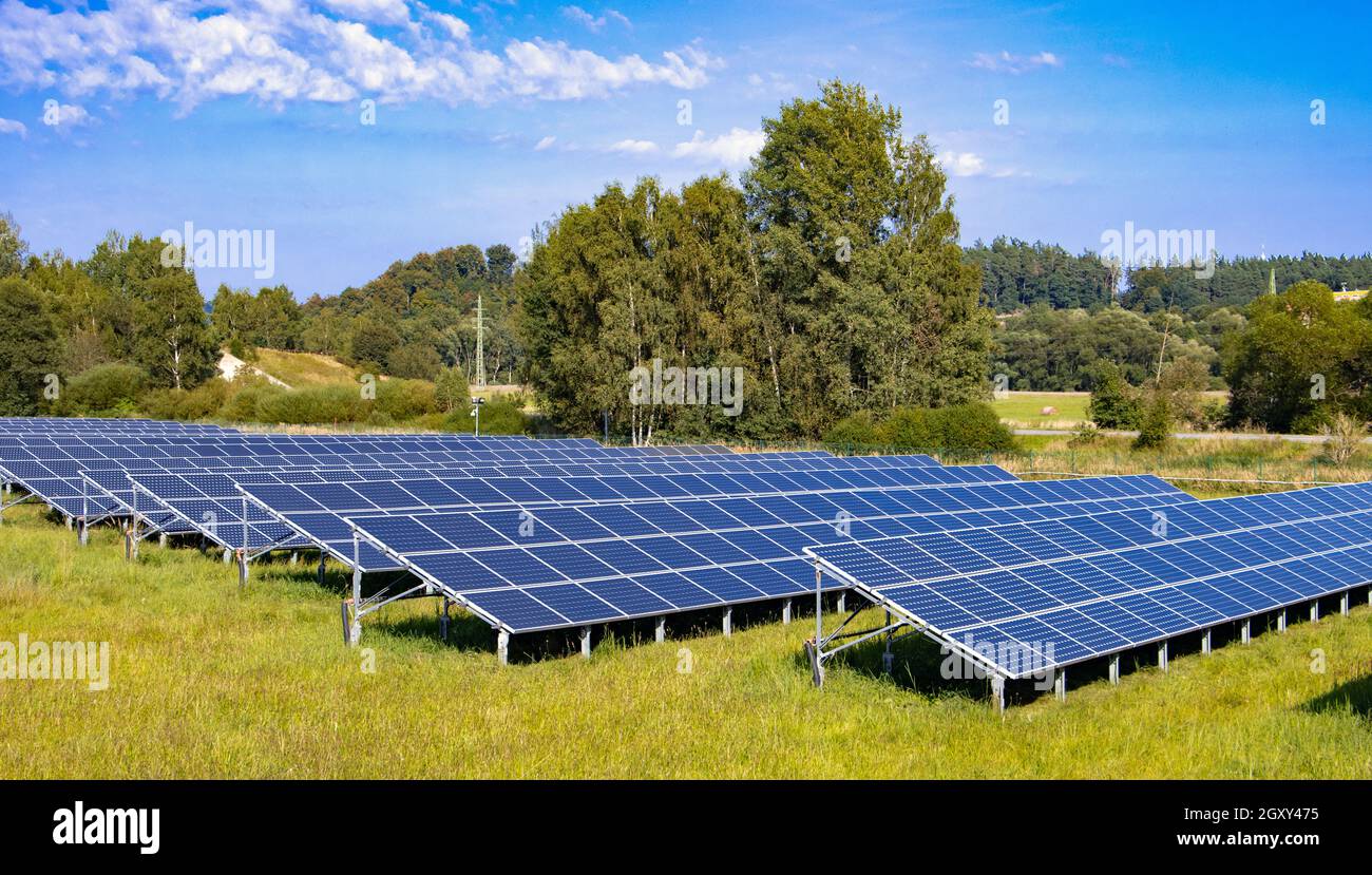 Rows Of Solar Panels In A Solar Power Plant Stock Photo Alamy rows-of-solar-panels-in-a-solar-power-plant-stock-photo-alamy