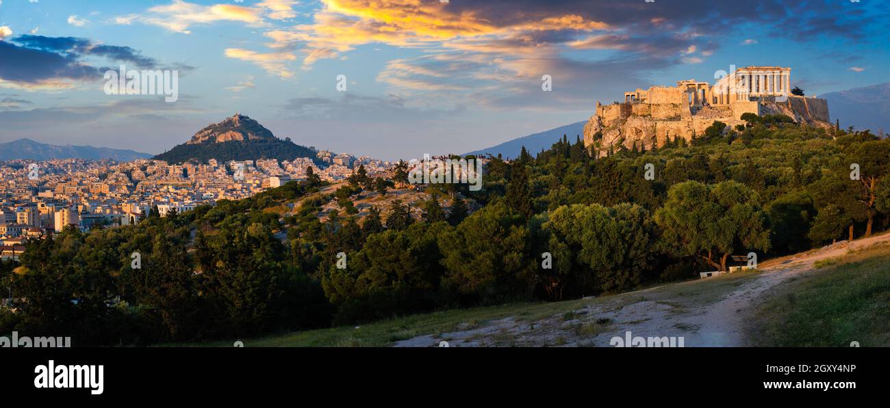 Panorama of famous greek tourist landmark - the iconic Parthenon Temple ...