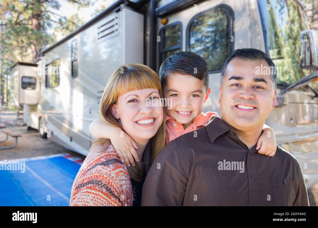 Young people camping class hi-res stock photography and images - Alamy