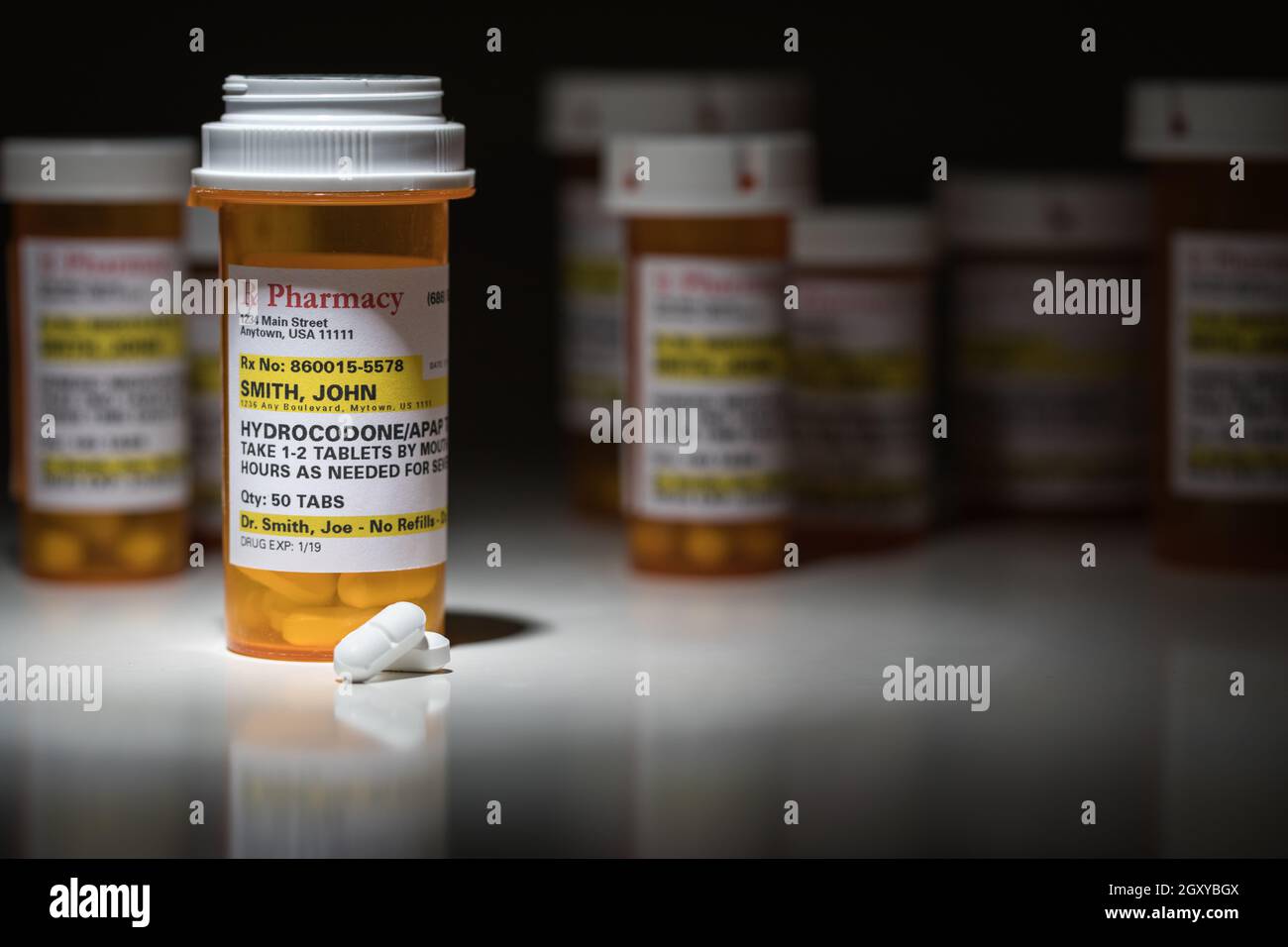 Opioid prescription bottles hi-res stock photography and images - Alamy