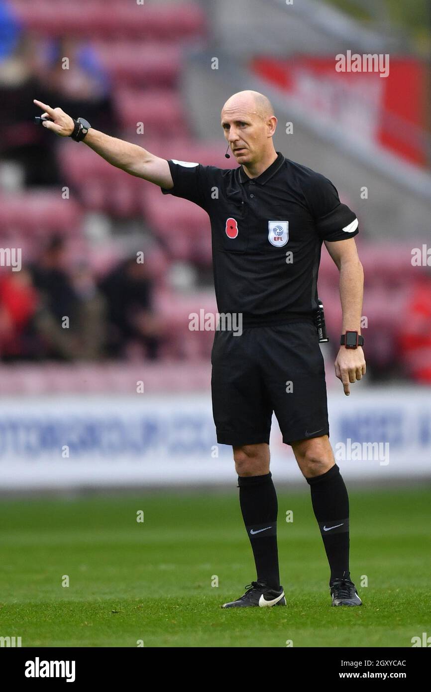 Match referee Andy Davies Stock Photo - Alamy