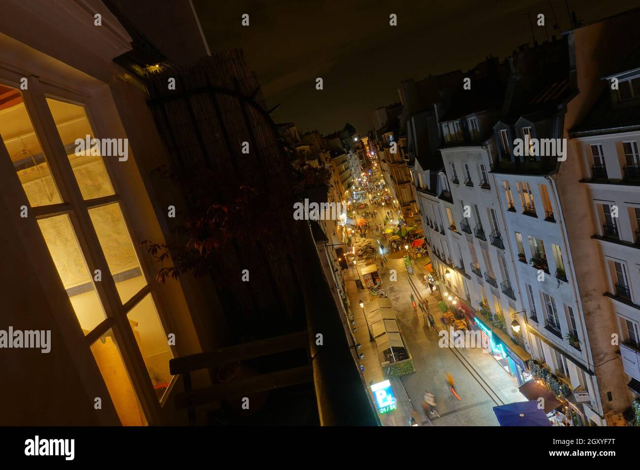 Paris, Quartier Montorgueil, Rue St-Denis Stock Photo - Alamy