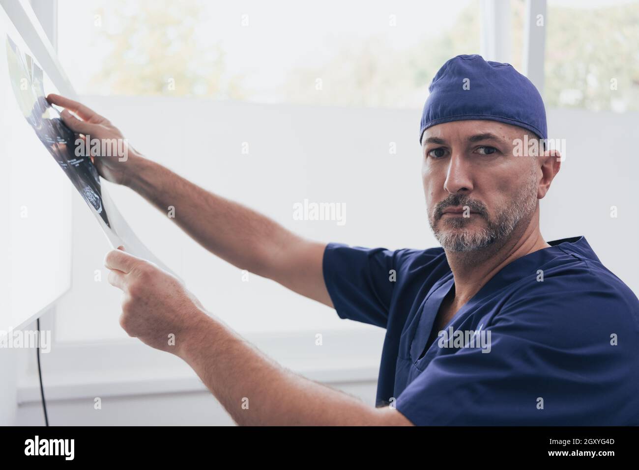 Orthopedic surgeon x ray man hi-res stock photography and images - Alamy