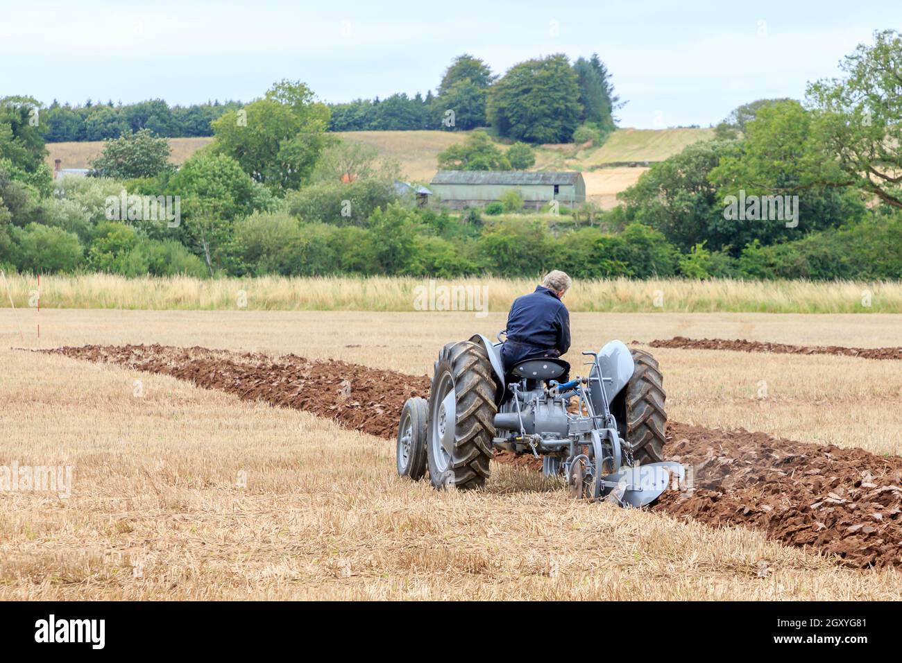 Vintage tractor ploughing match hi-res stock photography and images - Alamy