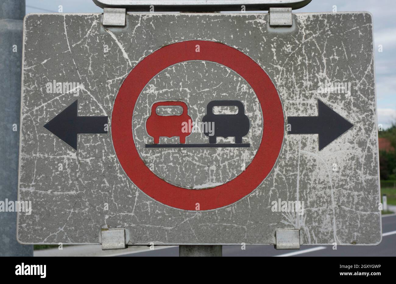 No overtaking signs hi-res stock photography and images - Alamy