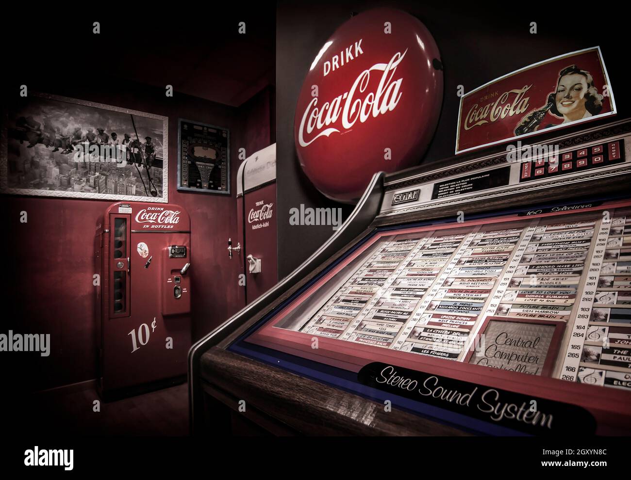coca cola juke box Stock Photo - Alamy