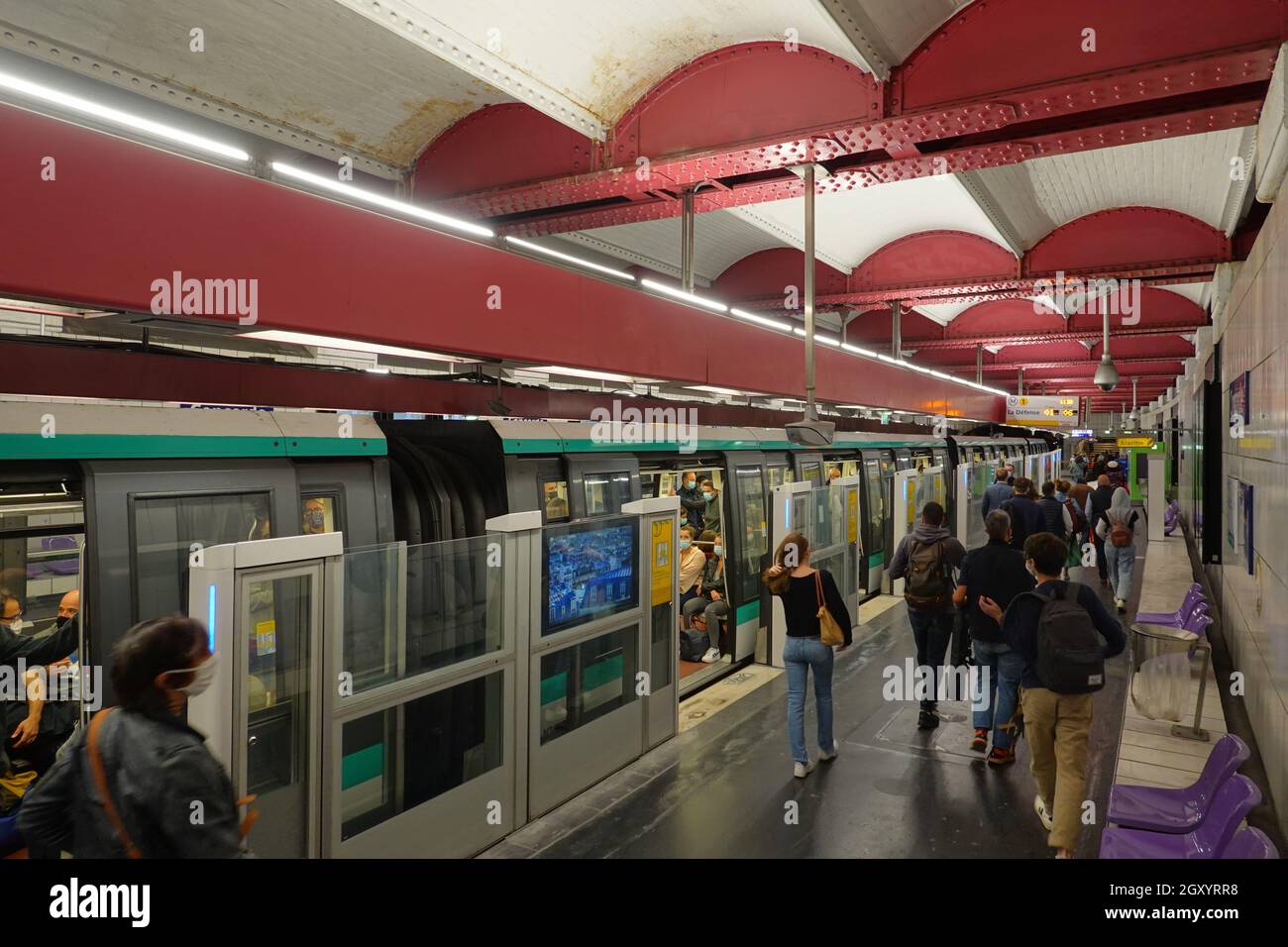 Paris, Metro, Station Concorde Stock Photo - Alamy