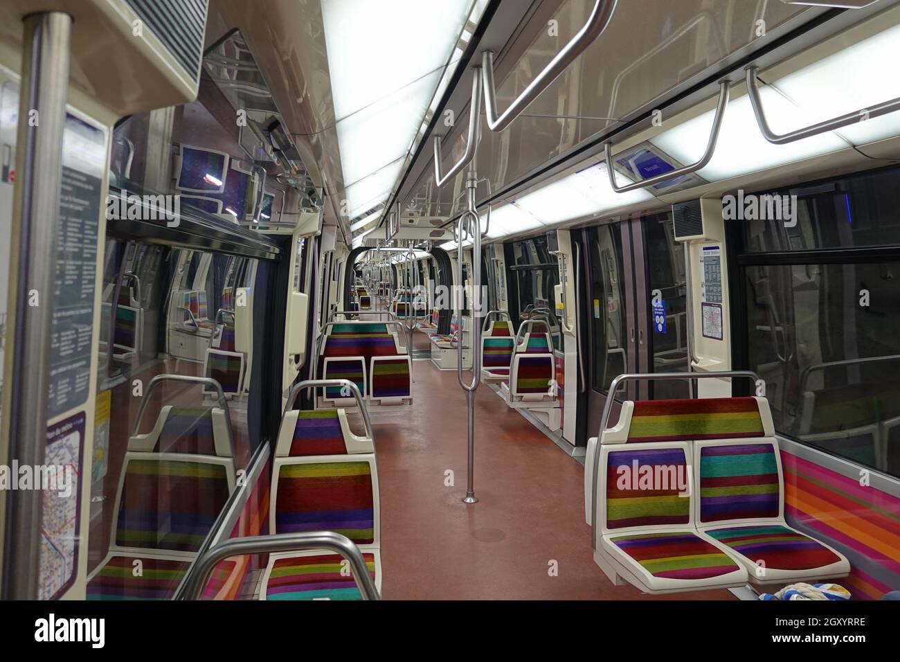 Paris, moderner Metrozug, Type MP 05 innen // Paris, Interior of a ...