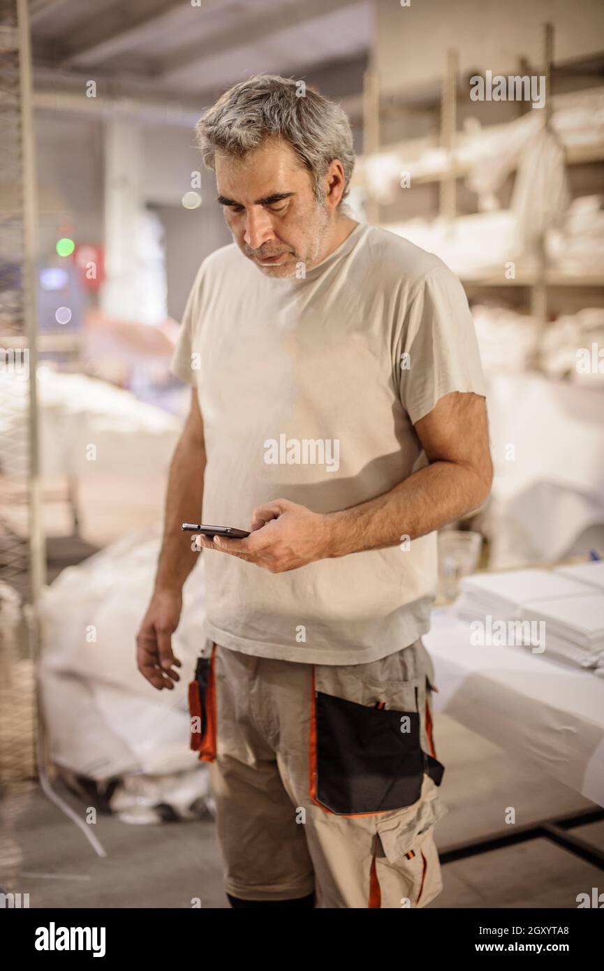 Check connection hi-res stock photography and images - Alamy