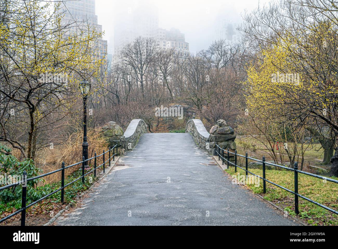Gapstow Bridge in Central Park Stock Photo - Alamy