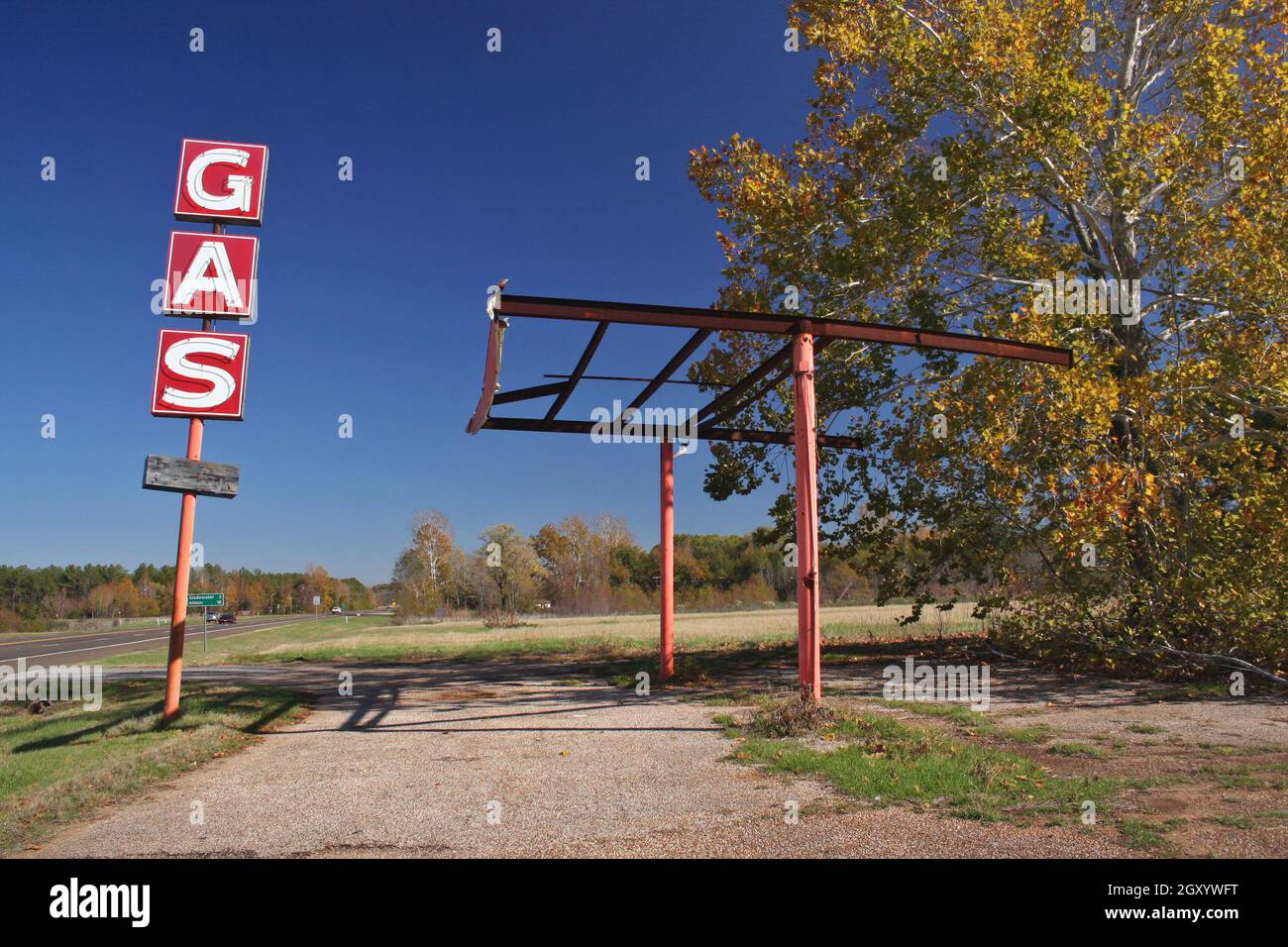 Abandoned Gas Station rural East Texas Stock Photo - Alamy