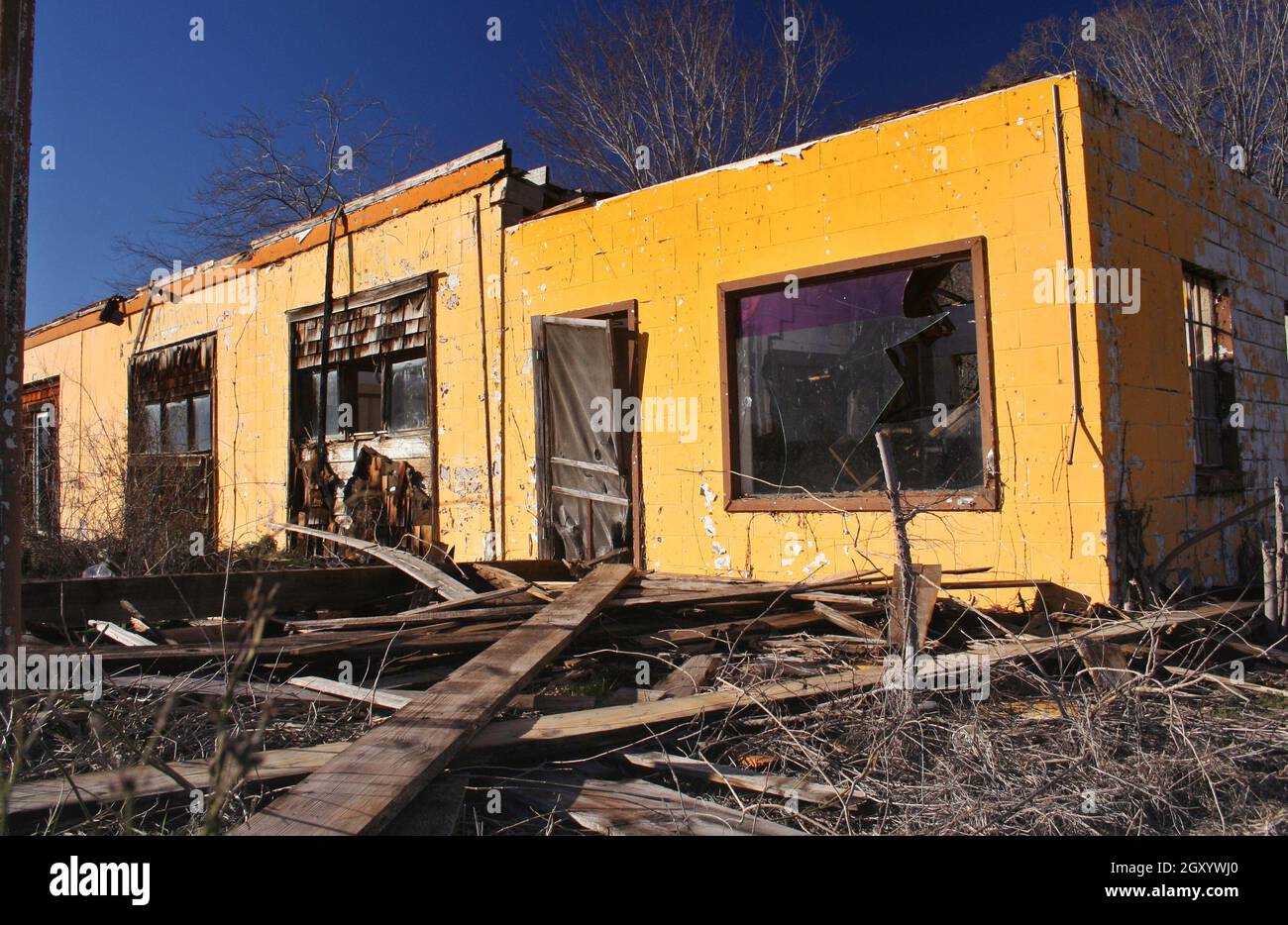 Yellow Building Destroyed By Fire Stock Photo - Alamy