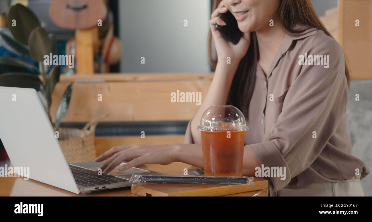 Modern office people cus hi-res stock photography and images - Alamy